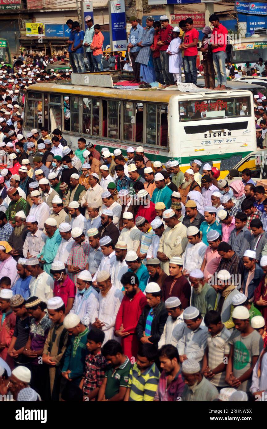 Thousands of devotees have thronged the bank of Turag in Tongi of ...