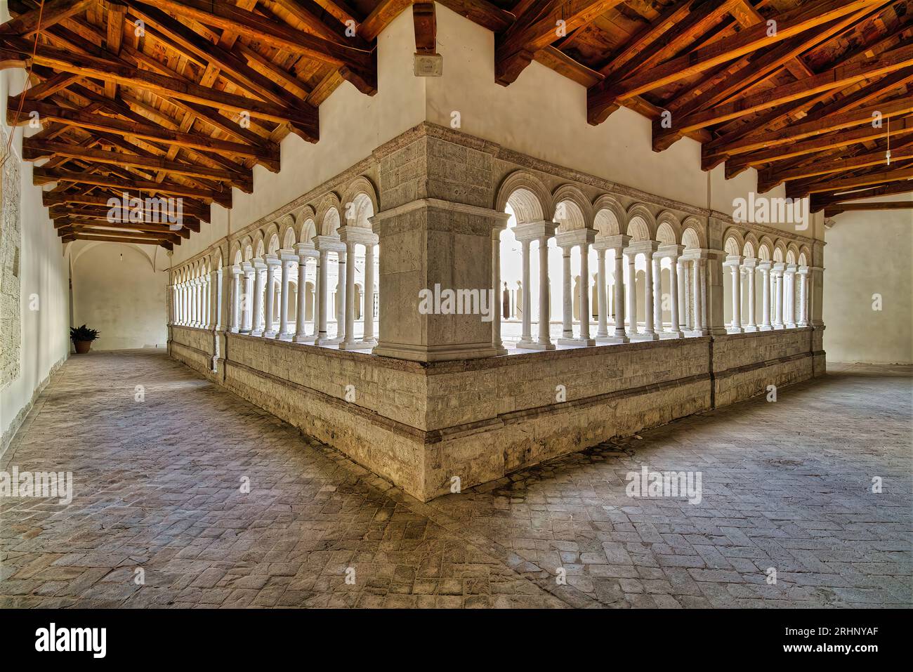 Column truss hi-res stock photography and images - Alamy