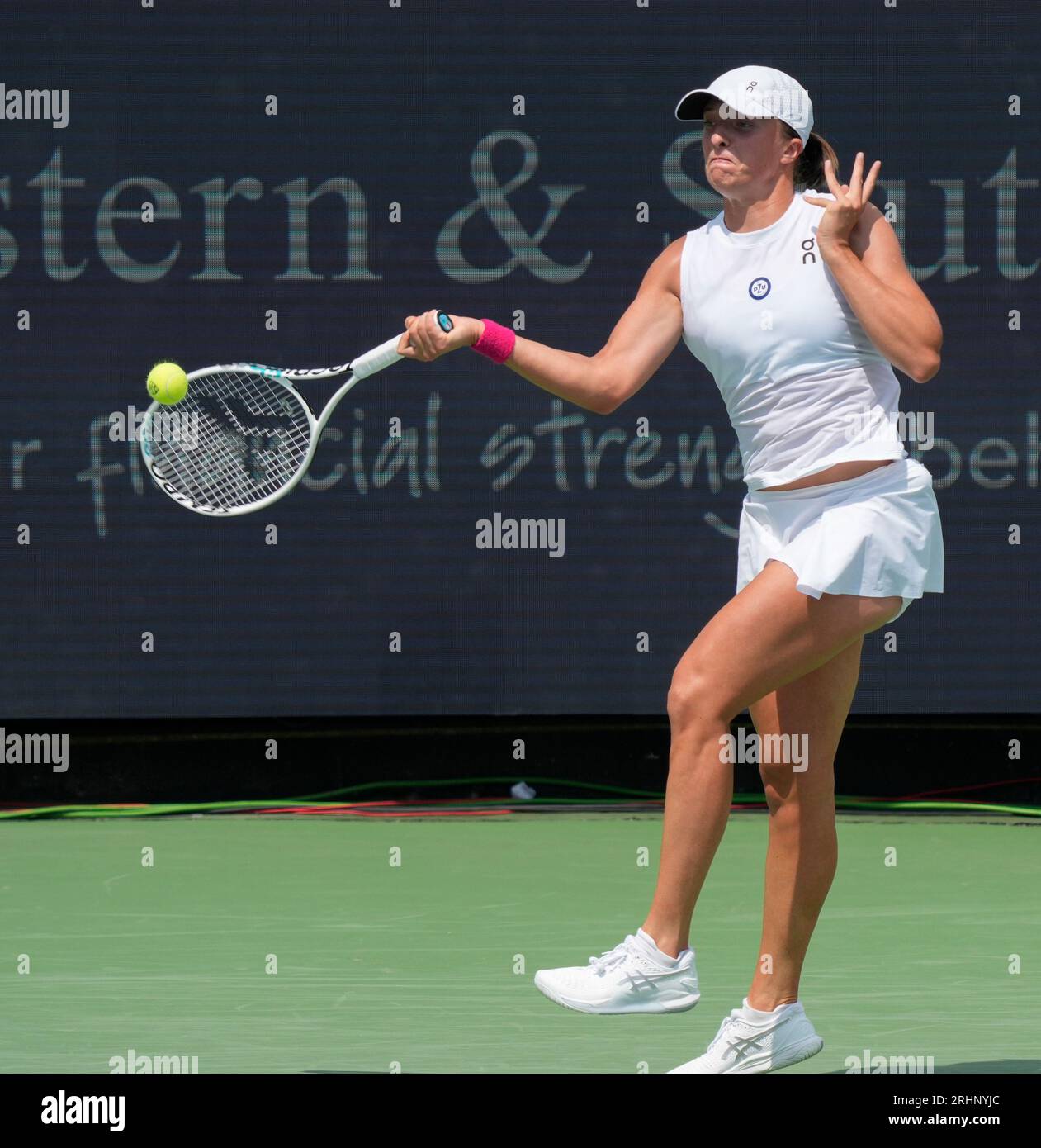 Danielle collins iga swiatek hi-res stock photography and images - Alamy