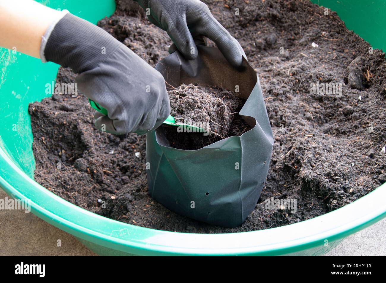 Soil packing hi-res stock photography and images - Alamy