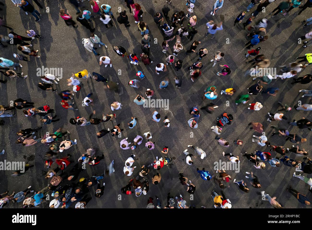Crowd people from height aerial hi-res stock photography and images - Alamy