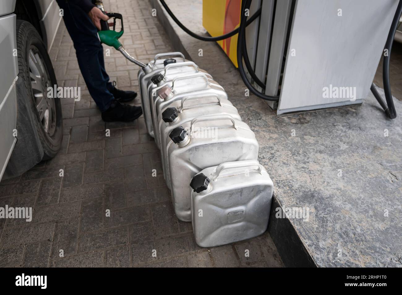 Gasoline scarcity hi-res stock photography and images - Alamy