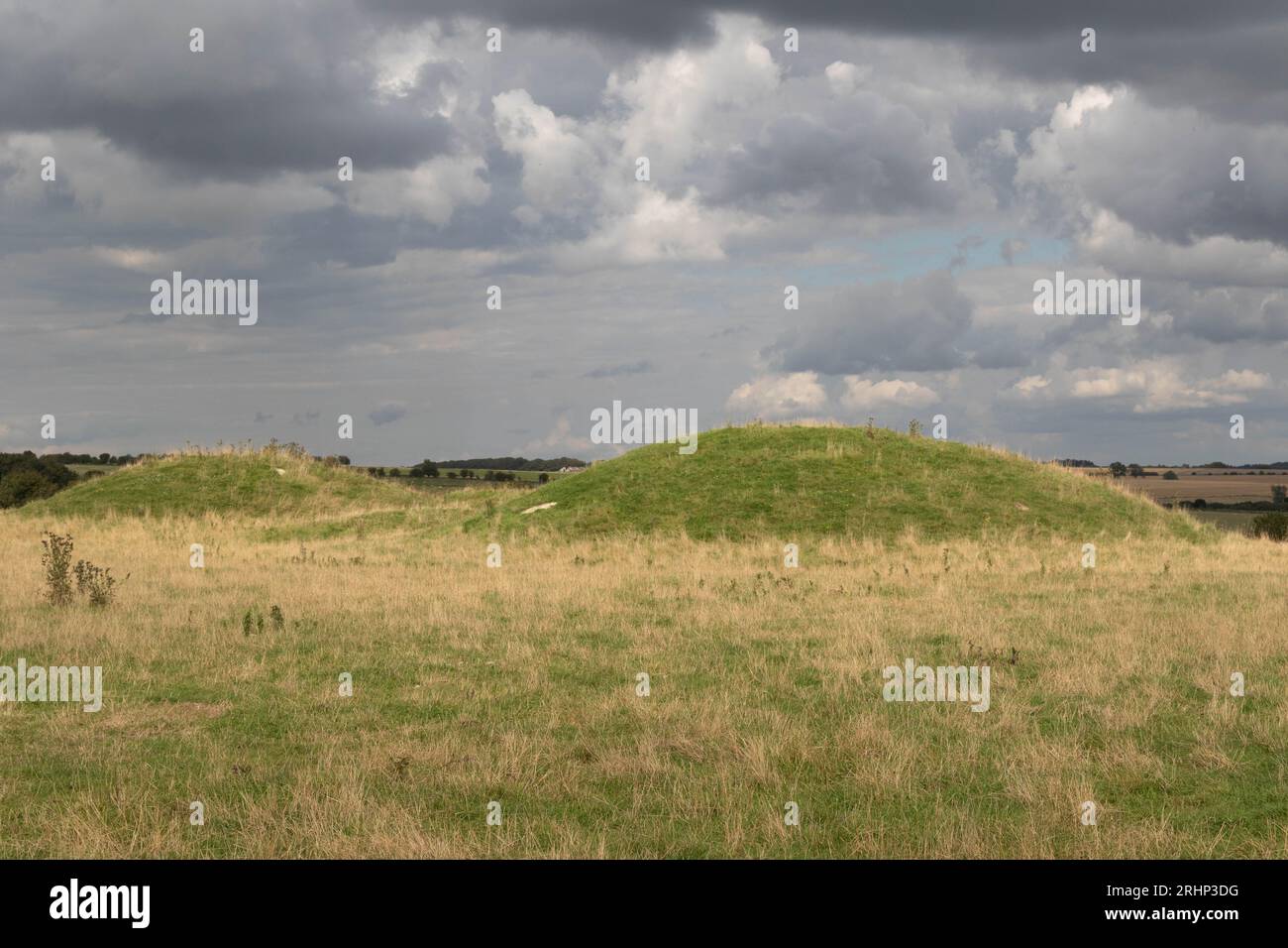 Neolithic burial mounds or Barrows in the Wiltshire Countryside Stock ...