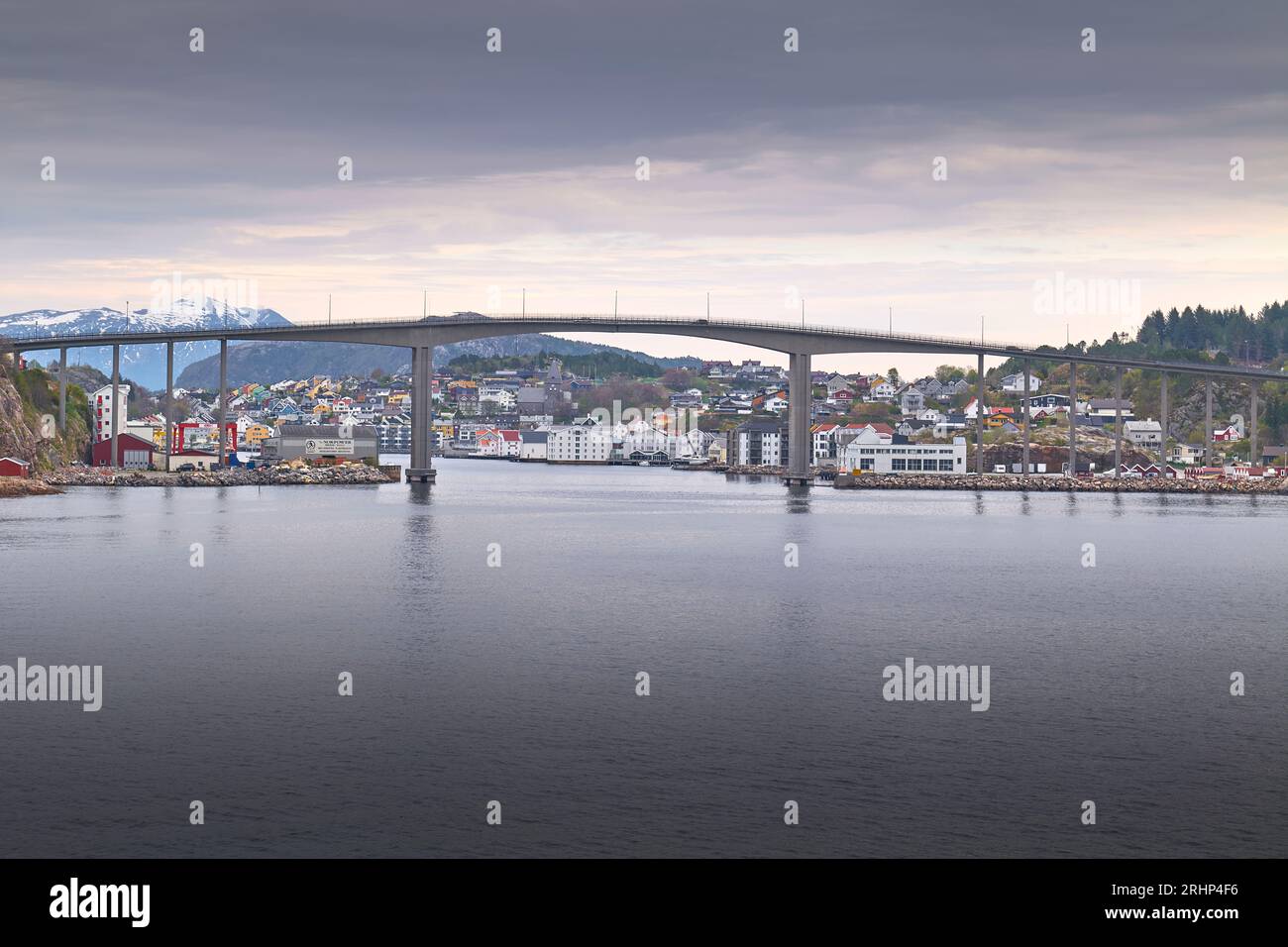 The Sørsund Bridge (Sørsundbrua) Cantilever Road Bridge At The Entrance ...