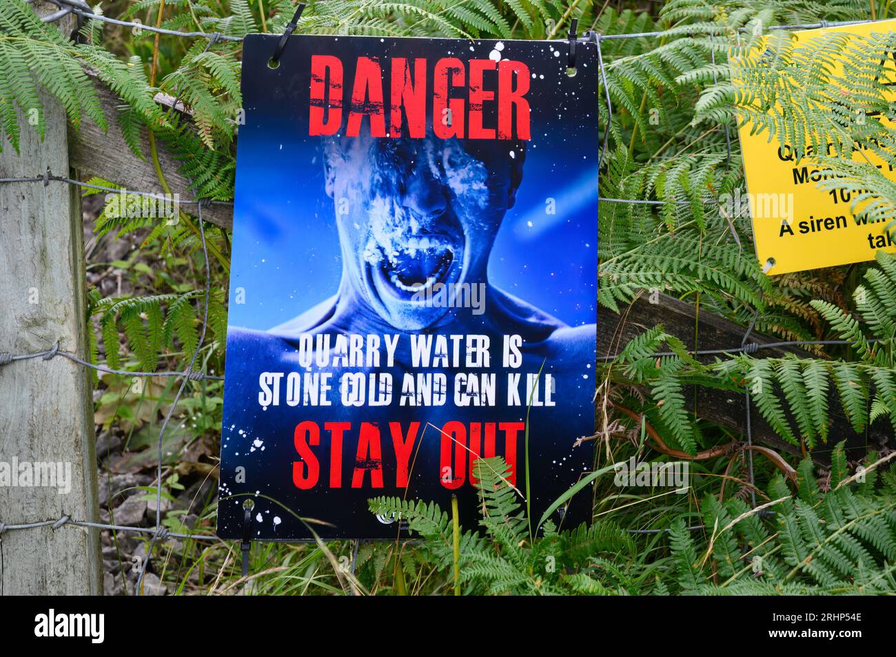 Danger Signs outside Holme Park Quarry on Holme Park fell above Burton ...