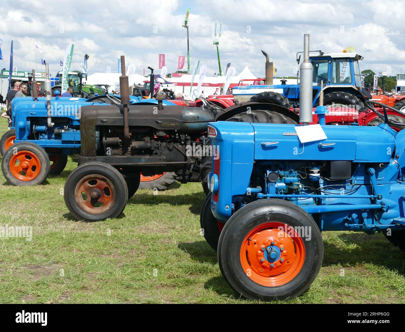 Vintage tractors at an agricultural show Stock Photo - Alamy