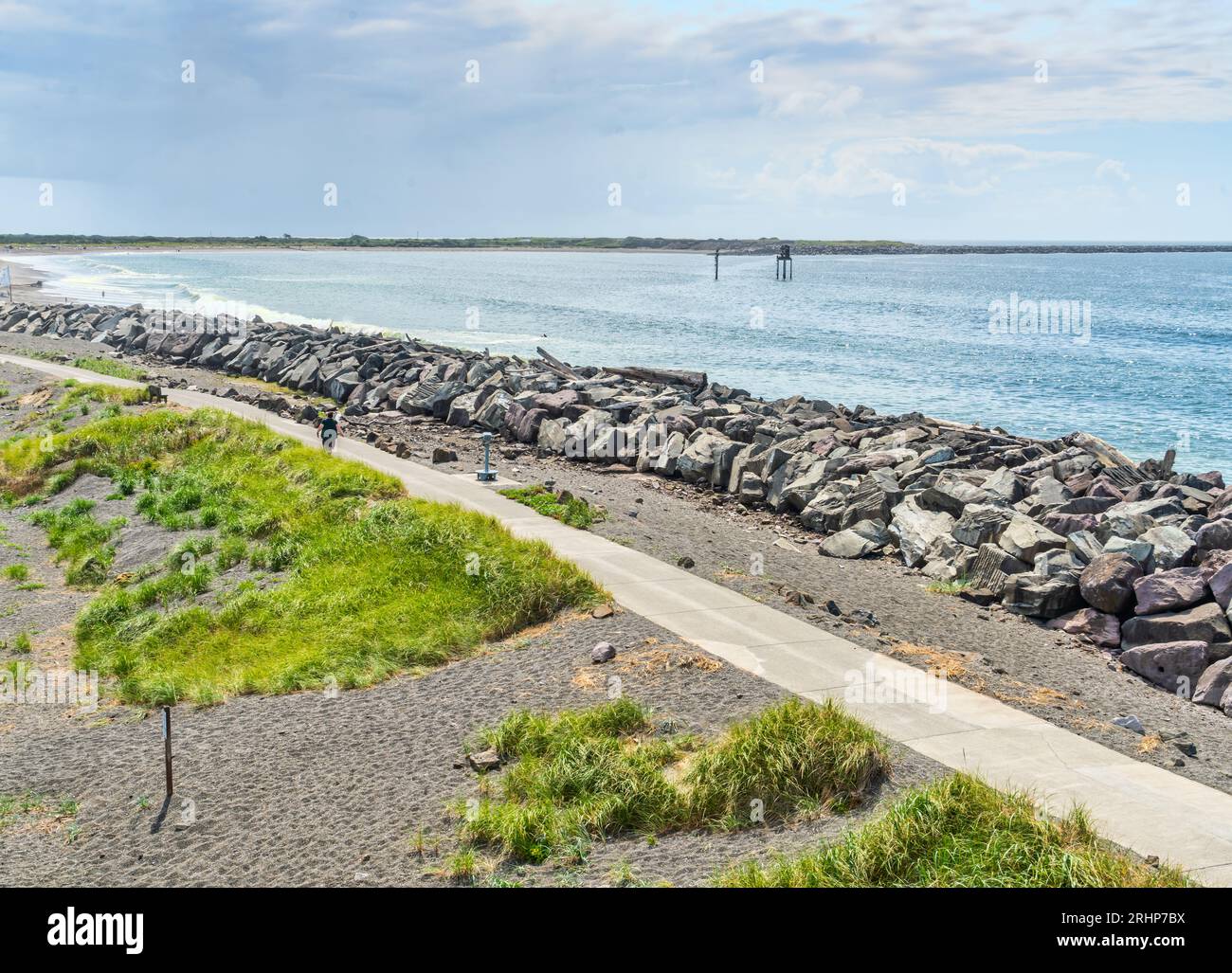 Rocky shore lines hi-res stock photography and images - Alamy