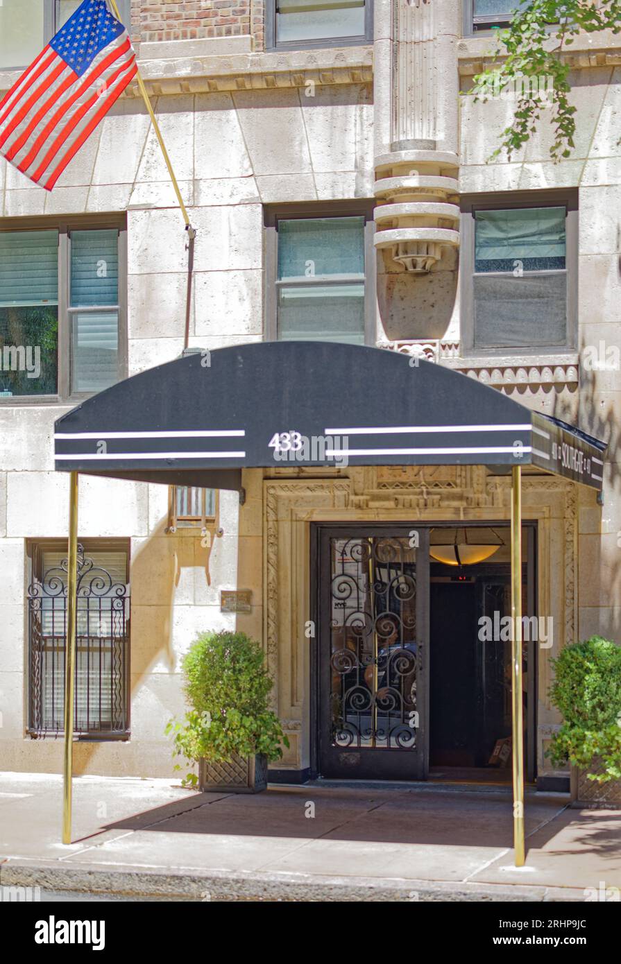 E 51st street in midtown manhattan hi-res stock photography and images ...