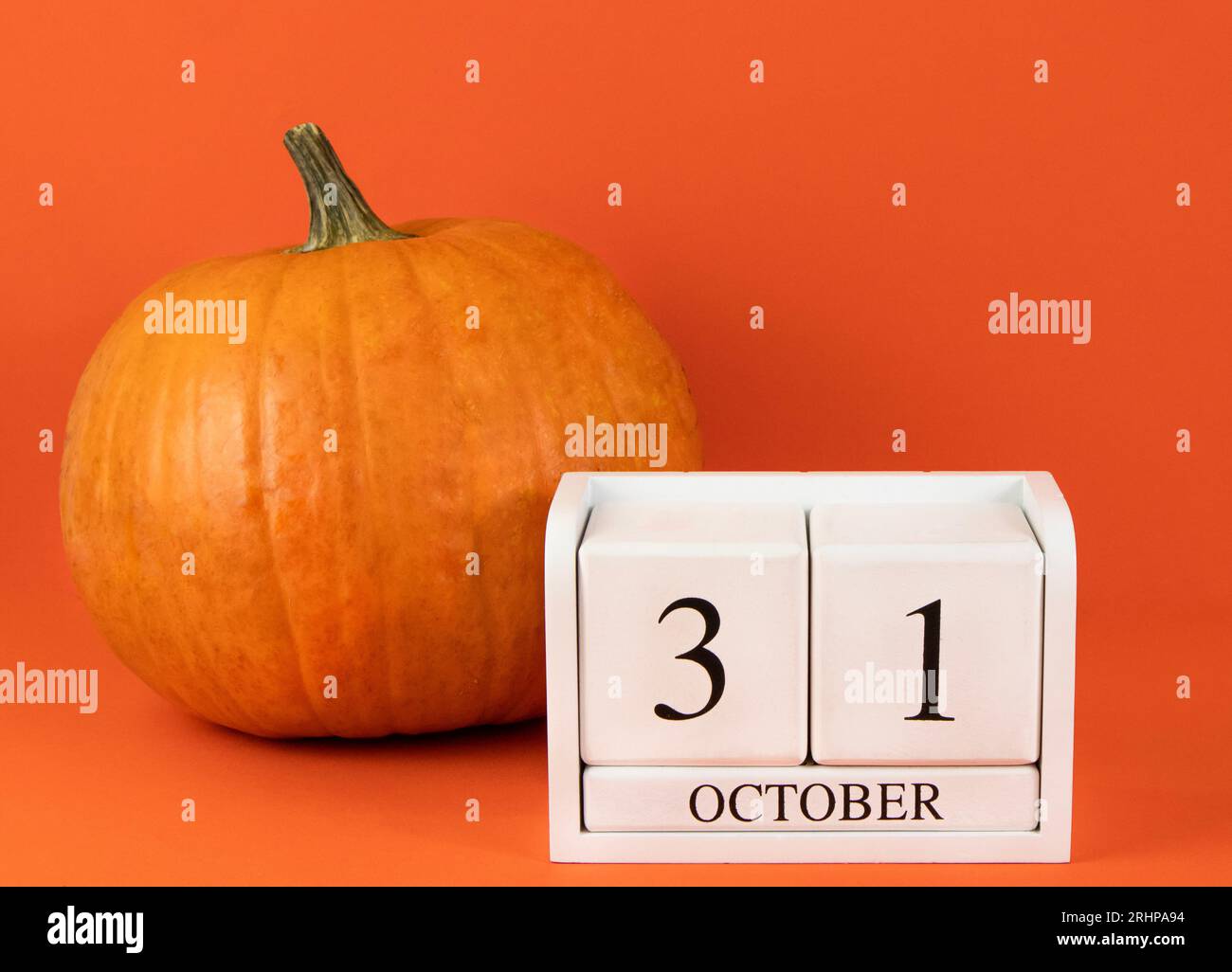 Halloween October 31 calendar and pumpkin on orange background Stock ...