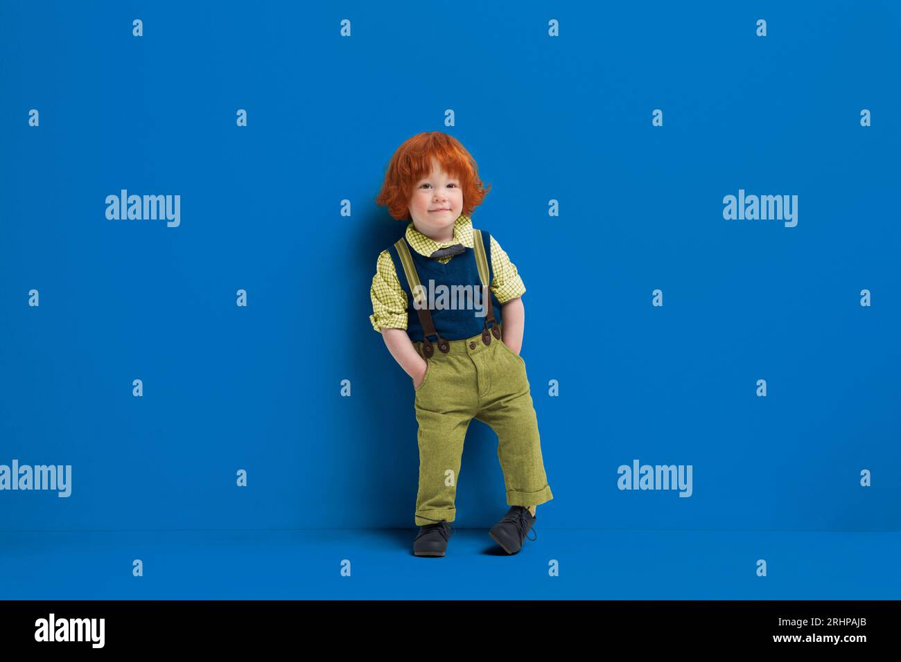 Child leaning hi-res stock photography and images - Alamy