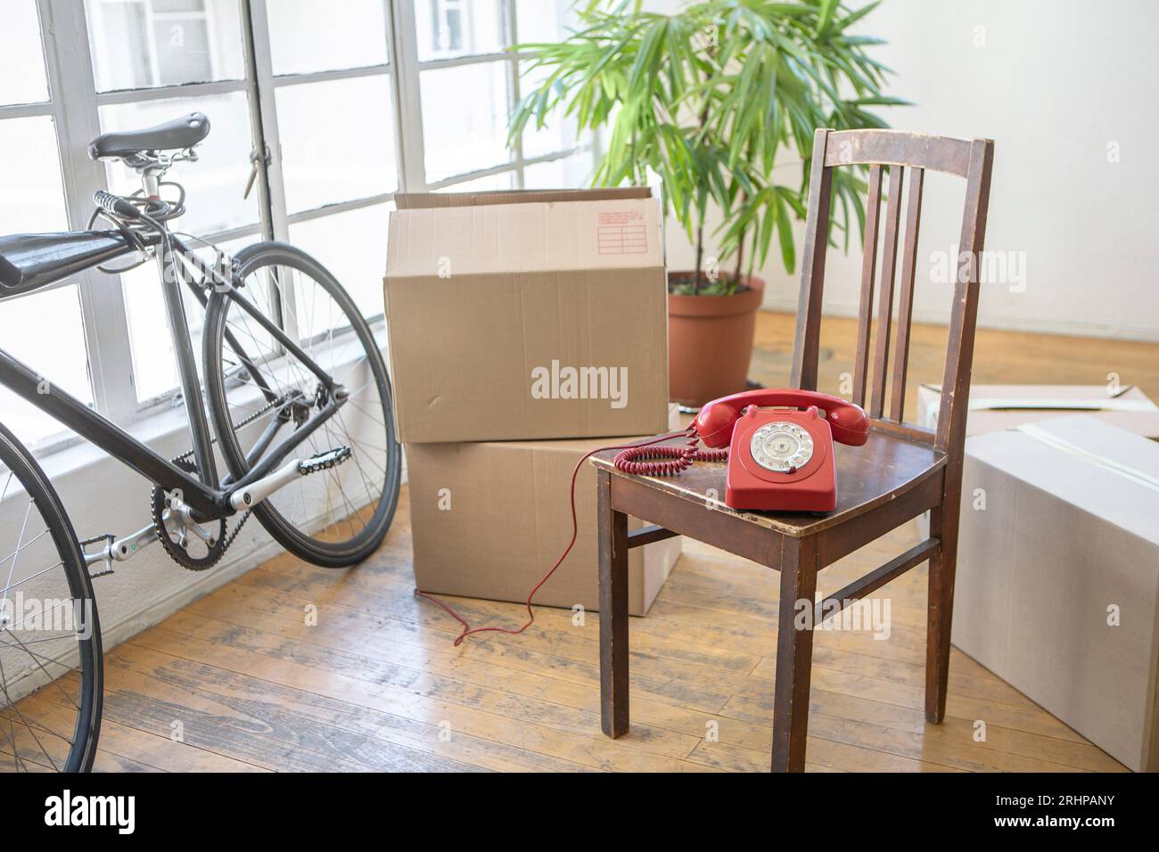 Red phone box interior hi-res stock photography and images - Alamy