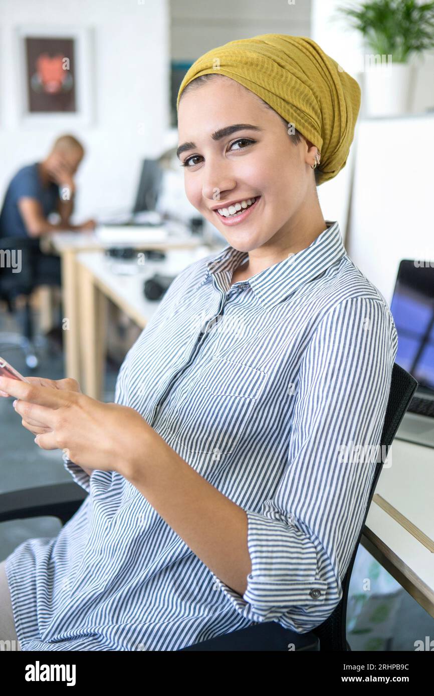 Upper body profile young woman hi-res stock photography and images - Alamy