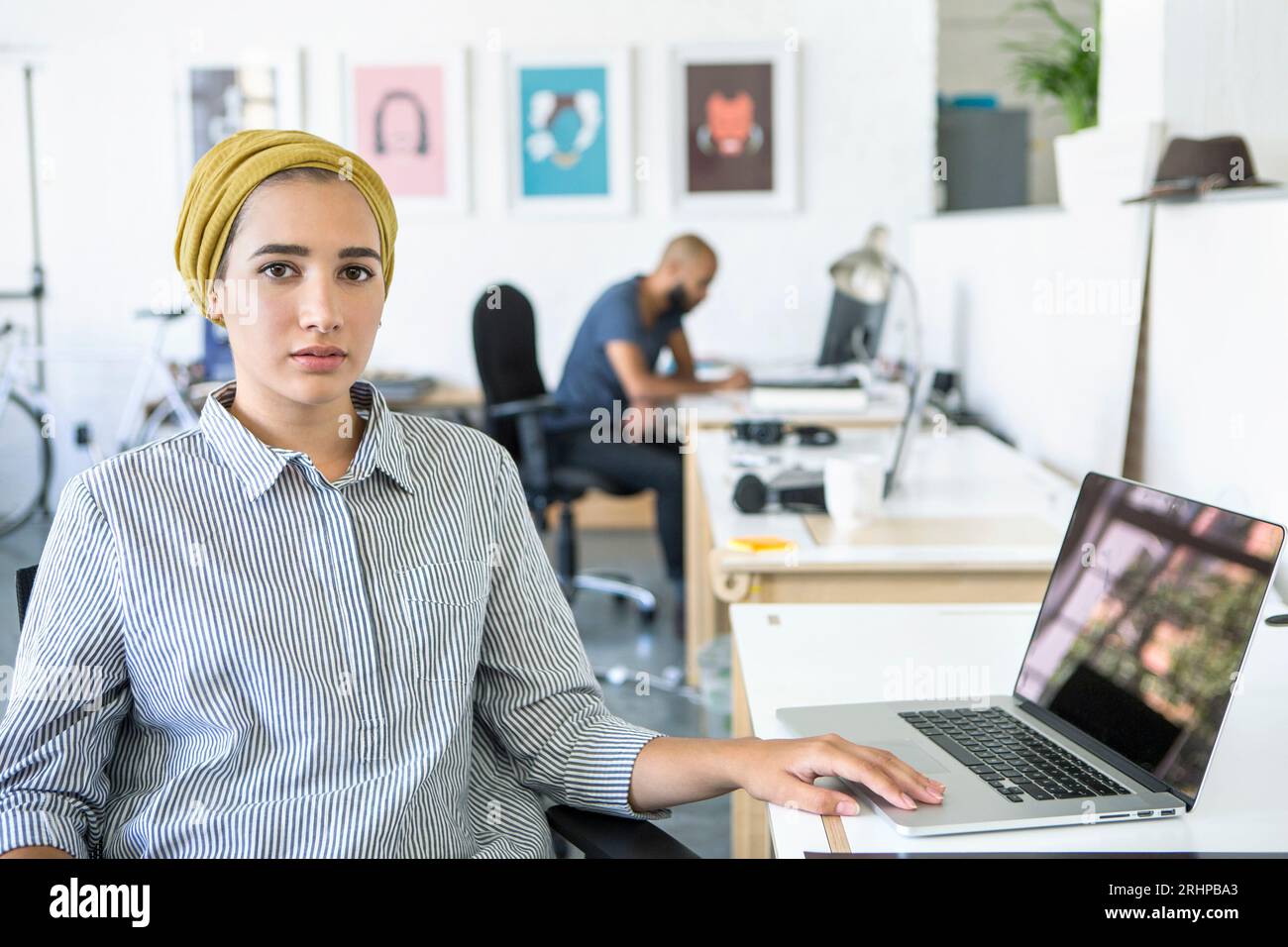 Startup synergy hi-res stock photography and images - Alamy