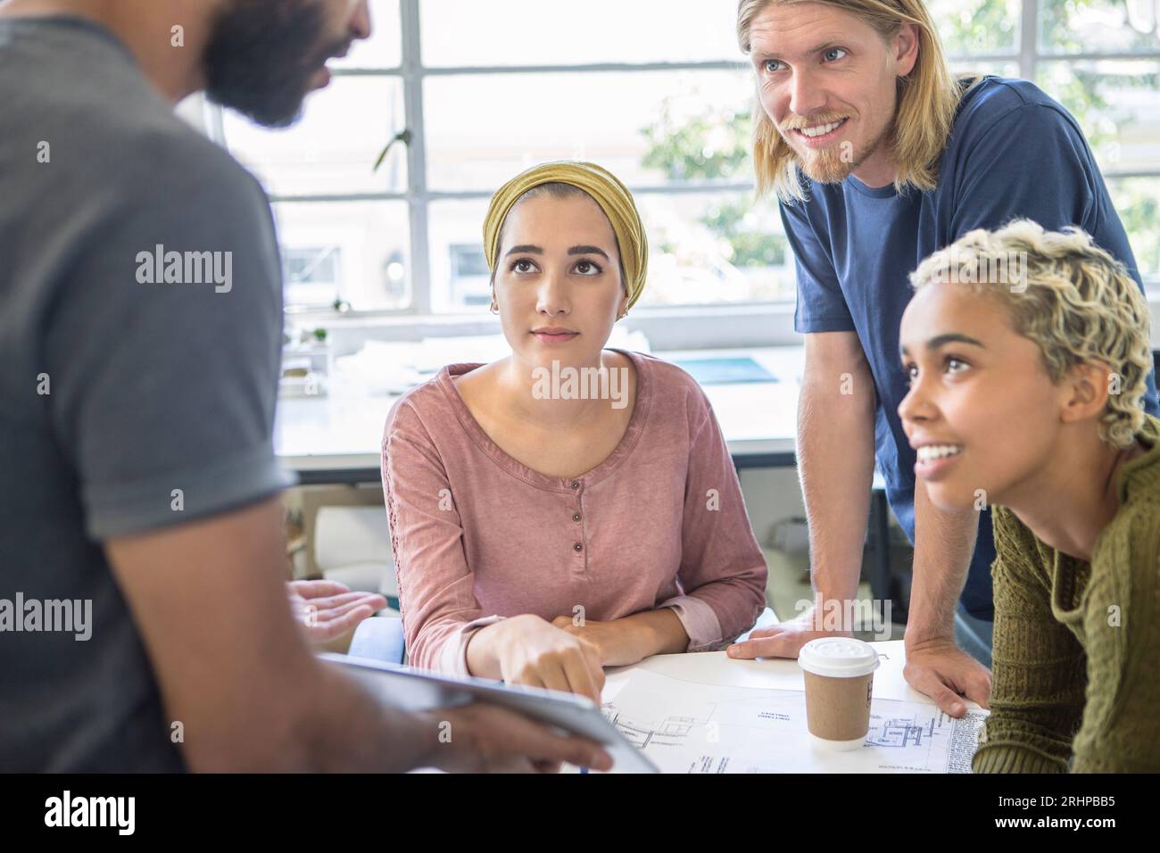 Table meeting profile hi-res stock photography and images - Alamy
