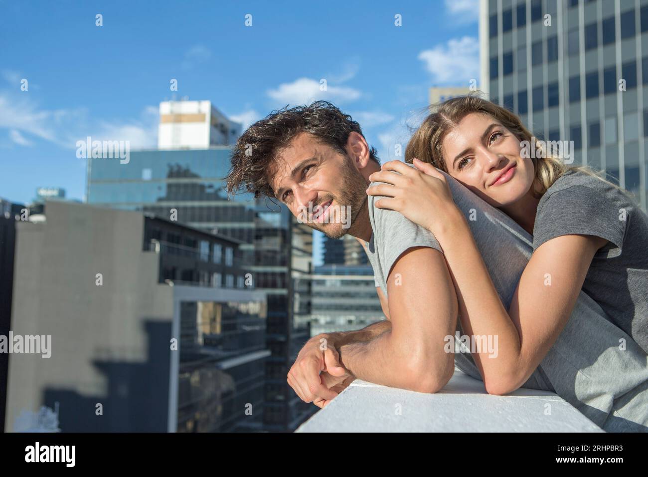 City backdrop togetherness hi-res stock photography and images - Alamy