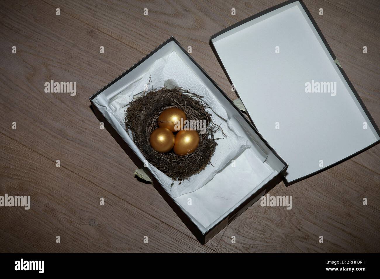 Eggs in nest stock hi-res stock photography and images - Alamy