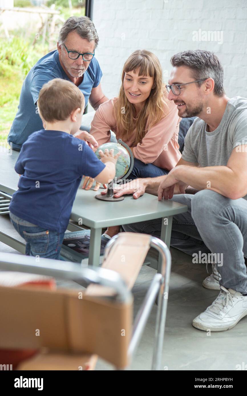 Three generations living together hi-res stock photography and images ...