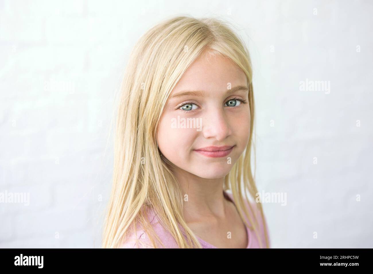 Friendly blonde hi-res stock photography and images - Alamy