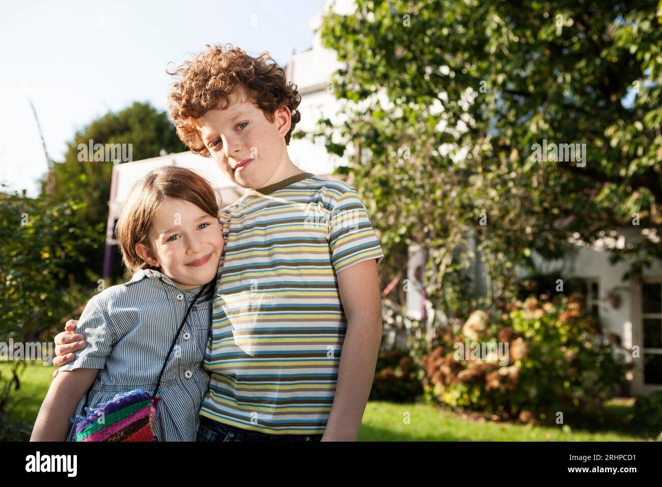Siblings pose outside home hi-res stock photography and images - Alamy