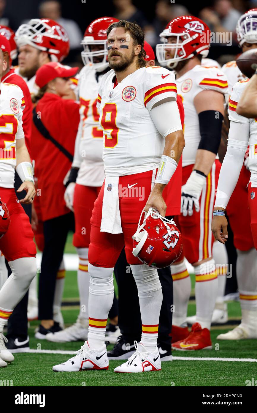 Kansas City Chiefs quarterback Blaine Gabbert (9) warms up before an ...