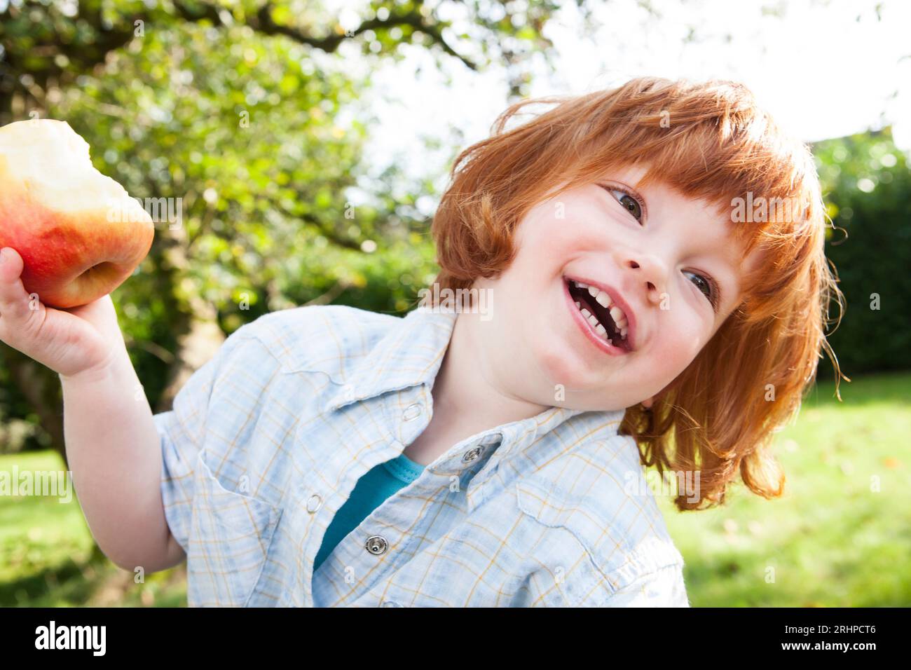 Child with apple Stock Photo - Alamy