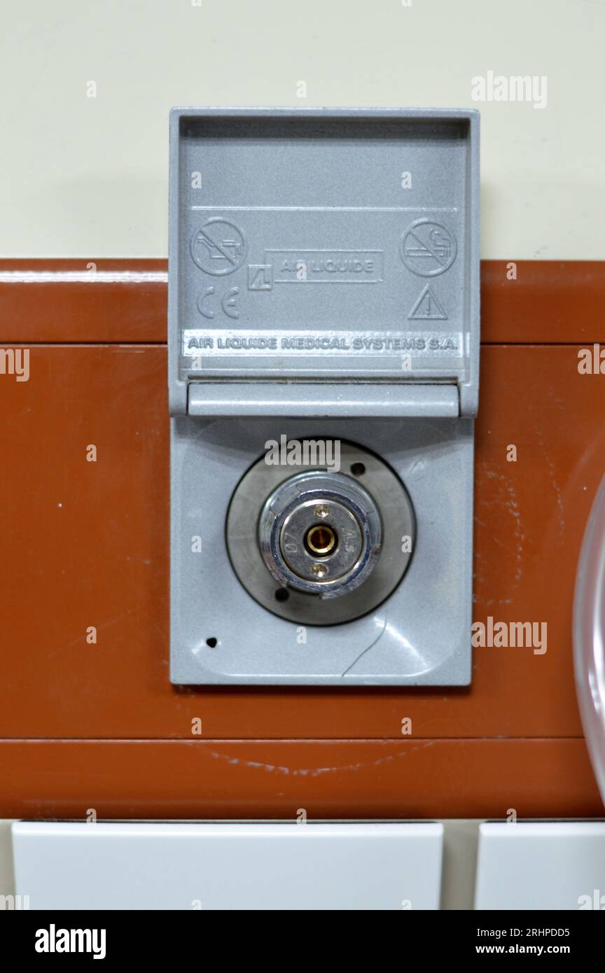 Oxygen medical gas outlet, central line for hospitals and emergency ...