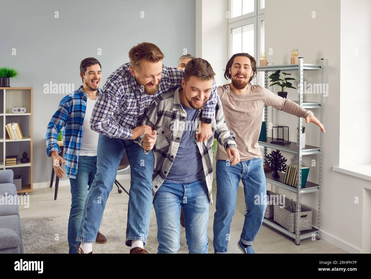Group happy male friends hi-res stock photography and images - Alamy