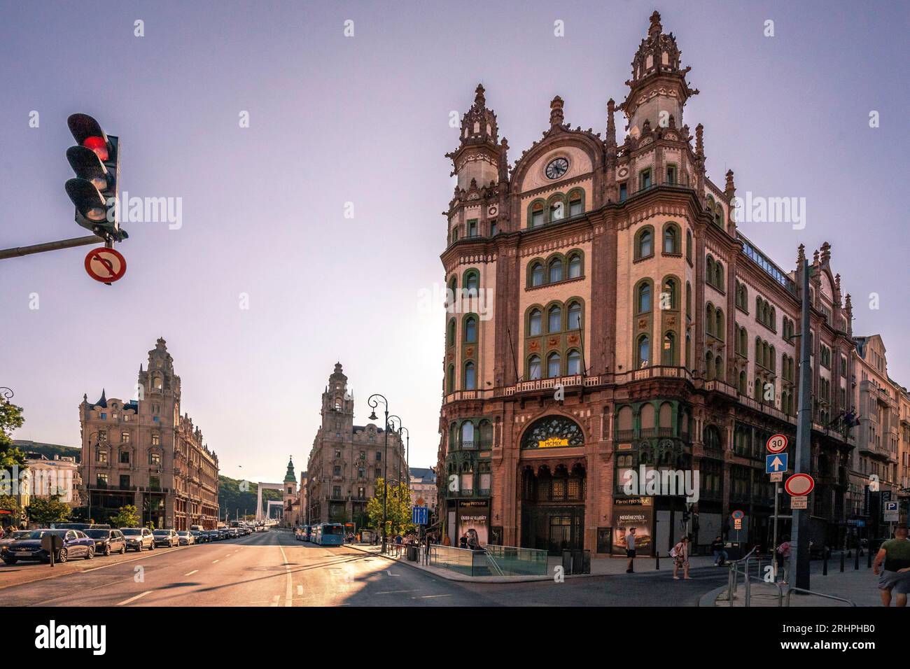 The famous Ferenciek tere and the infamous Parisi Passage in Budapest ...