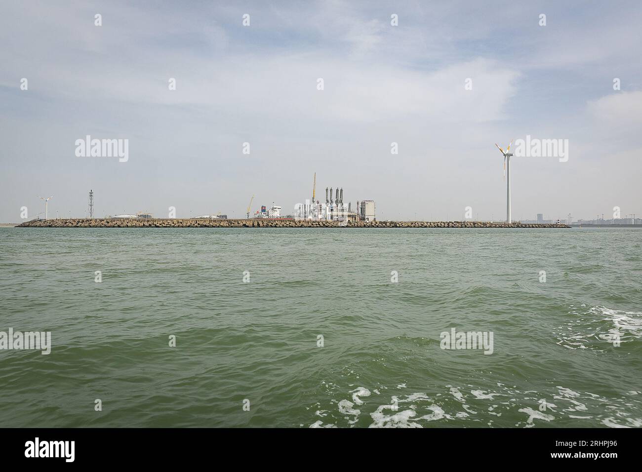 Zeebrugge, Belgium. 18th Aug, 2023. Illustration picture shows the LNG ...