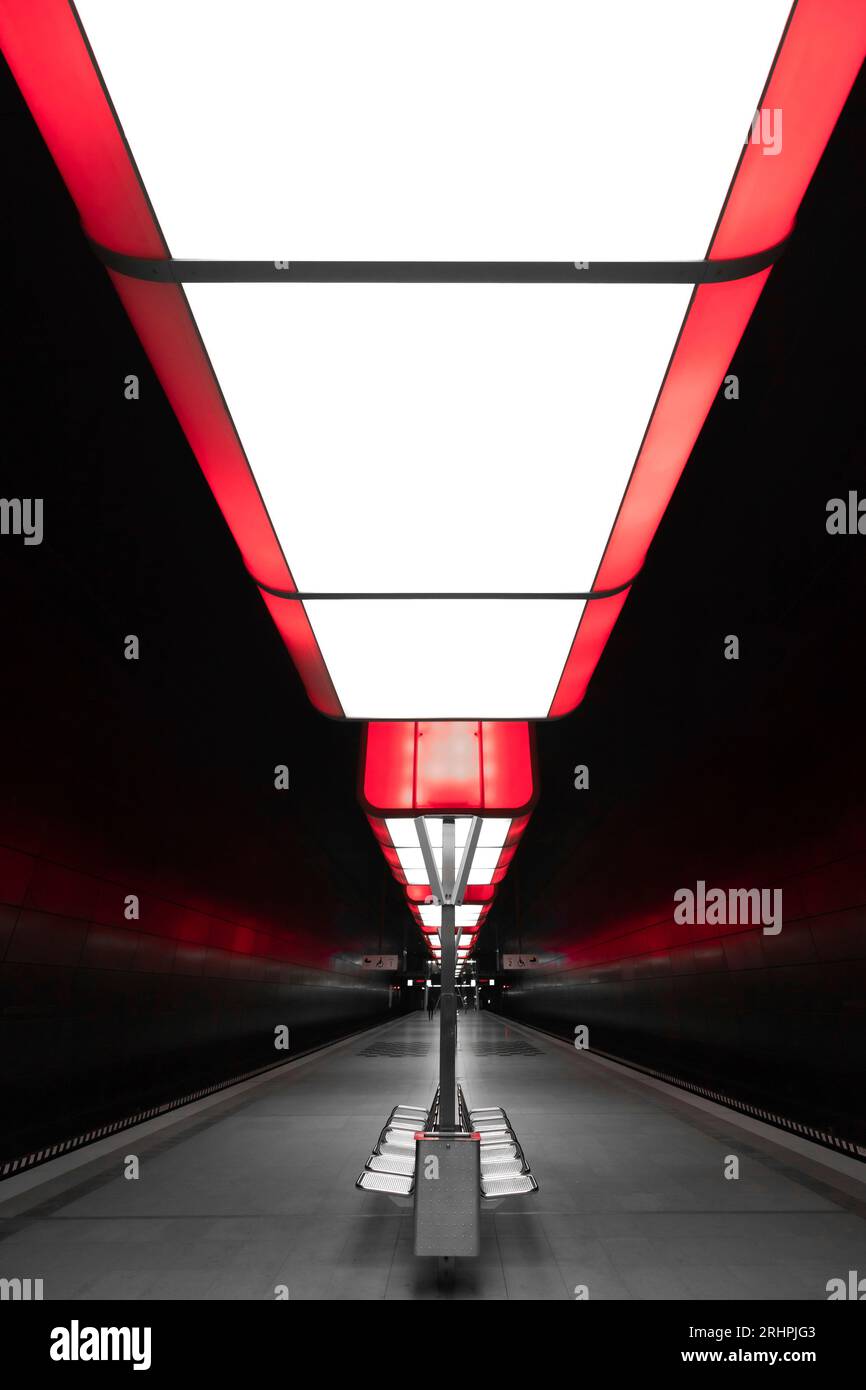 Trend-setting stop, the modern U4 line in Hamburg Stock Photo - Alamy