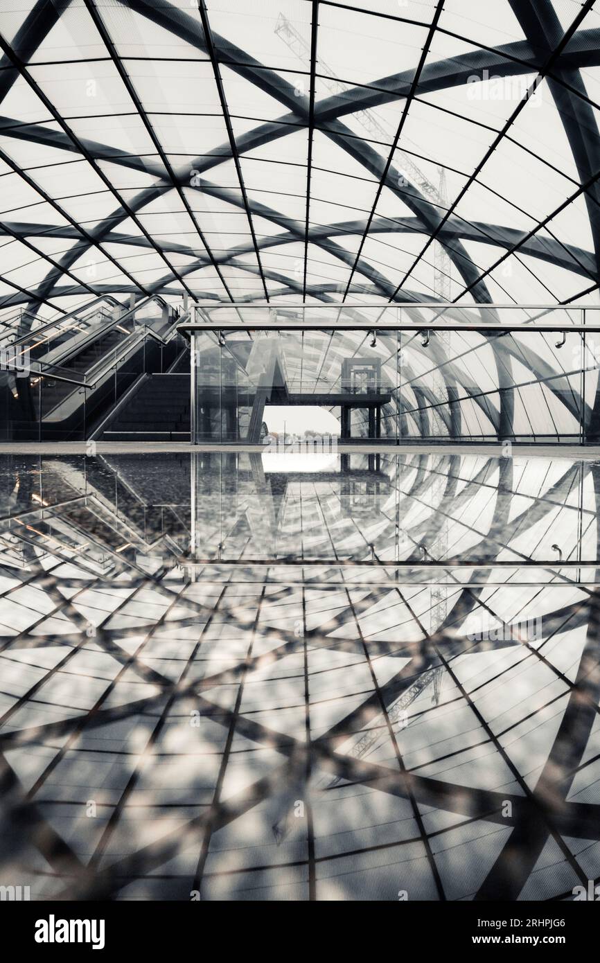 Trend-setting stop, the modern U4 line in Hamburg Stock Photo - Alamy