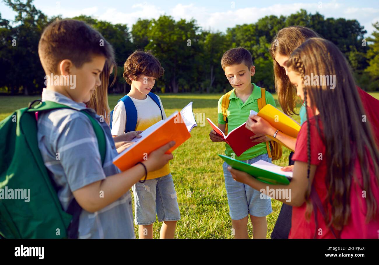Book group outdoor hi-res stock photography and images - Alamy