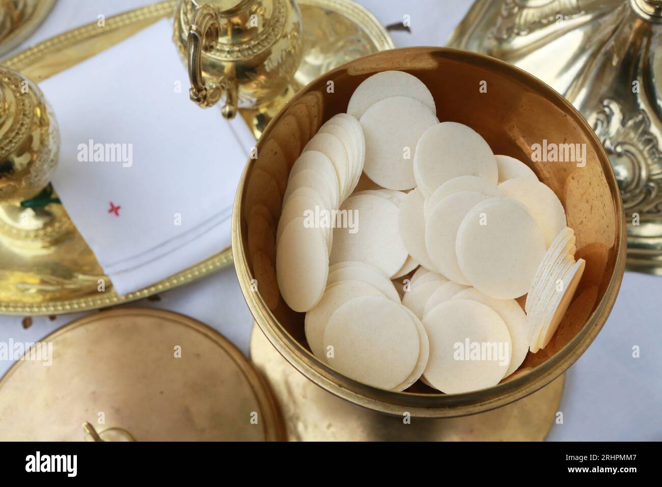 Hostie hi-res stock photography and images - Alamy