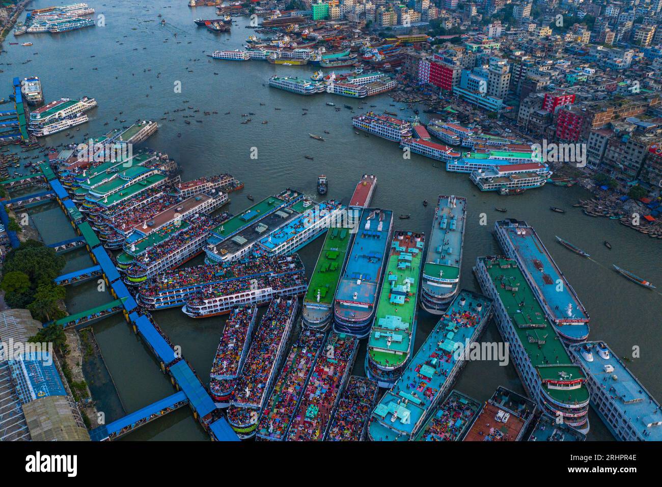 Boat ride on buriganga river hi-res stock photography and images - Alamy
