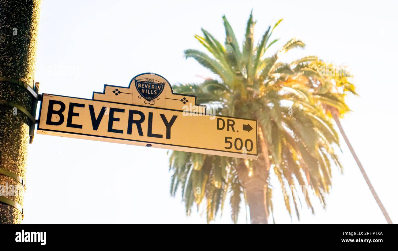 Beverly hills sign palm trees hi-res stock photography and images - Alamy