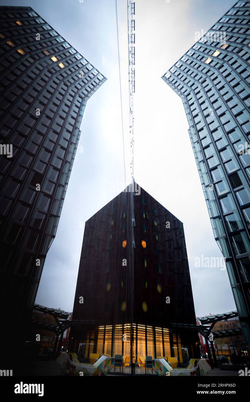 Looking between buildings hi-res stock photography and images - Alamy