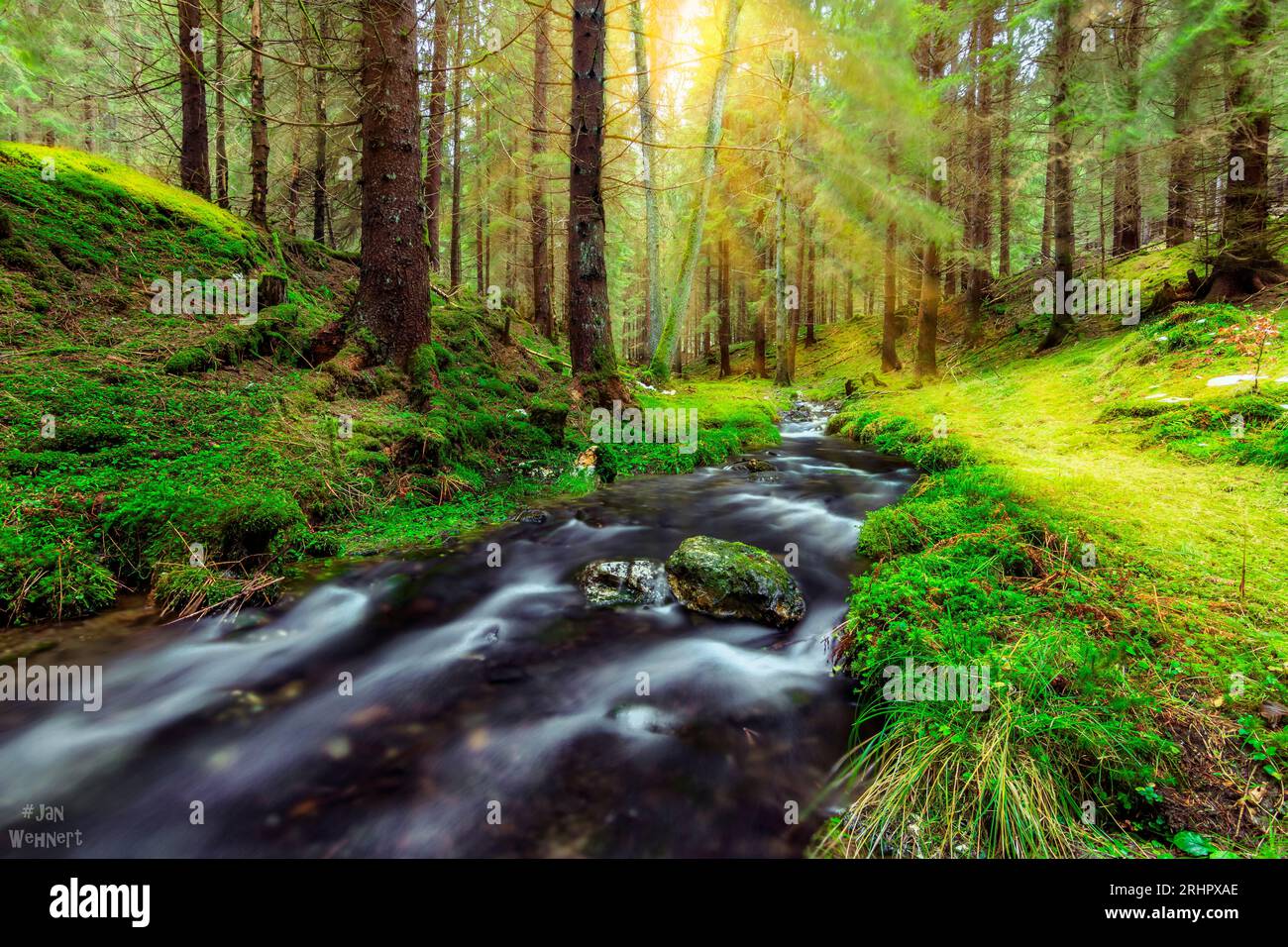 Lakeside splendor hi-res stock photography and images - Alamy