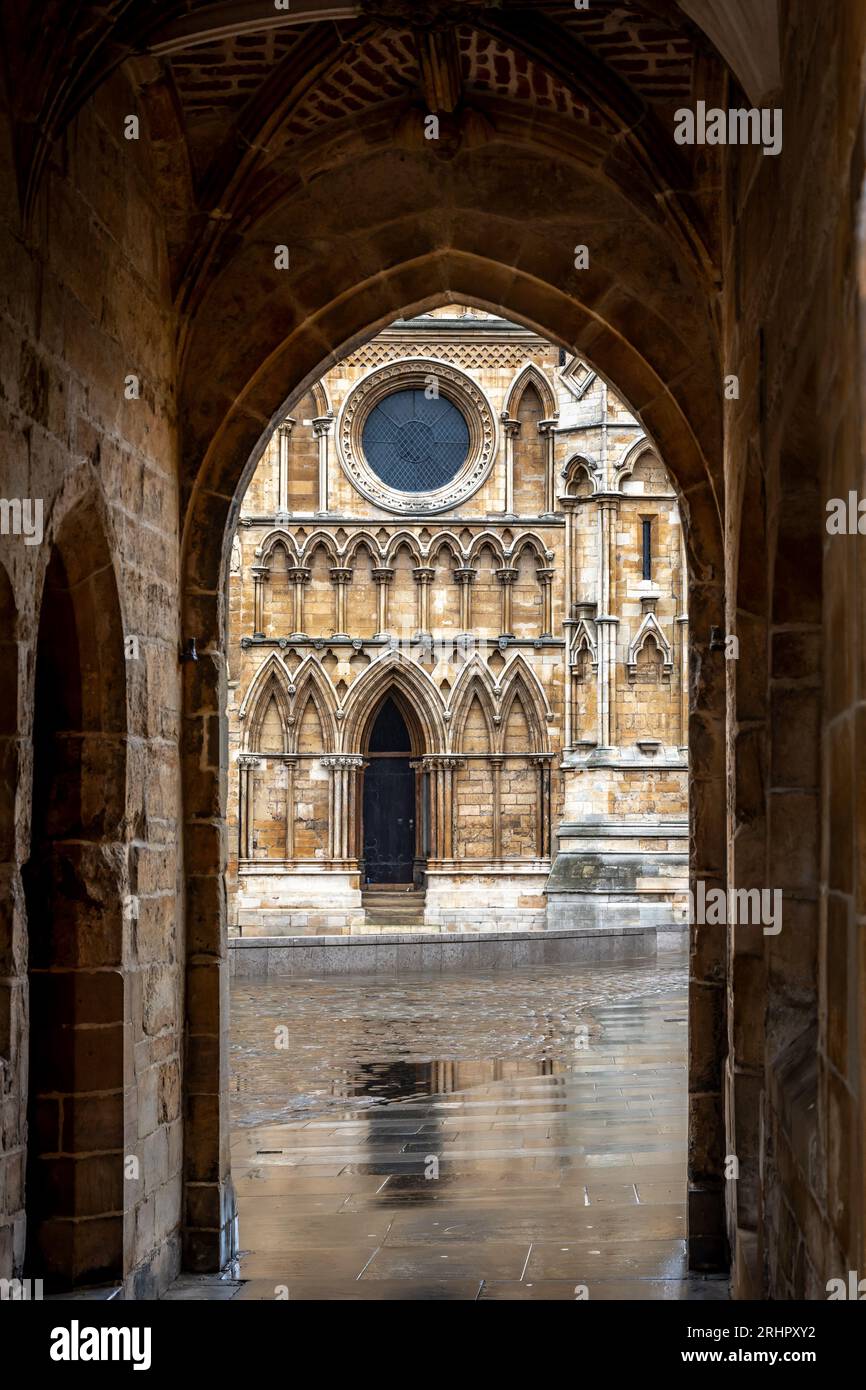 Gothic gate hi-res stock photography and images - Alamy