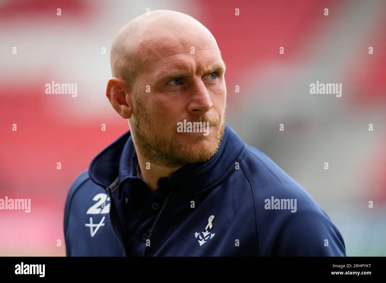 St Helens, UK. 18th Aug, 2023. Dean Hadley #22 of Hull KR inspects the ...