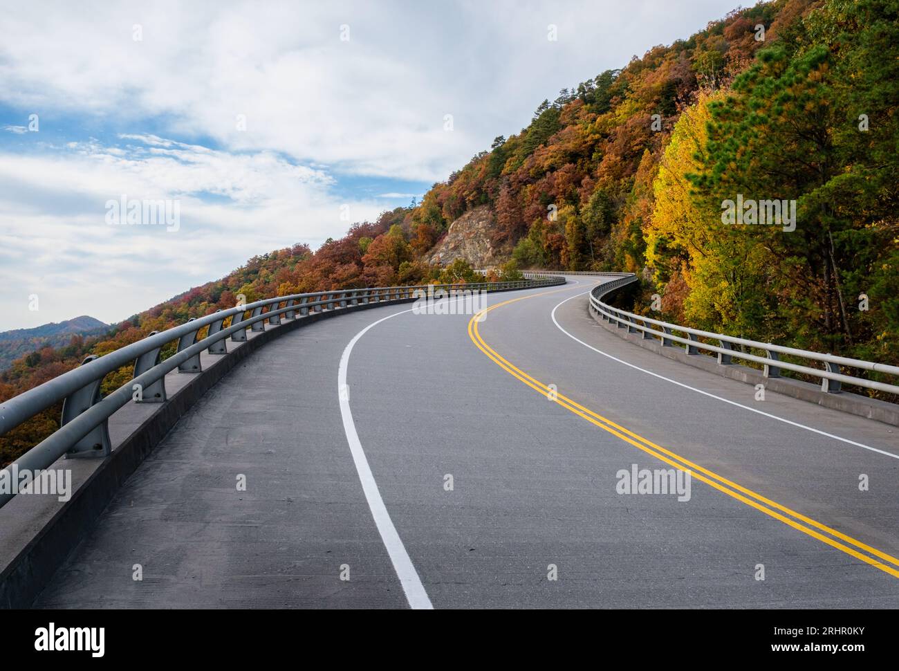 Fall color, Foothills Parkway - Sevier County, Tennessee. Fall foliage ...