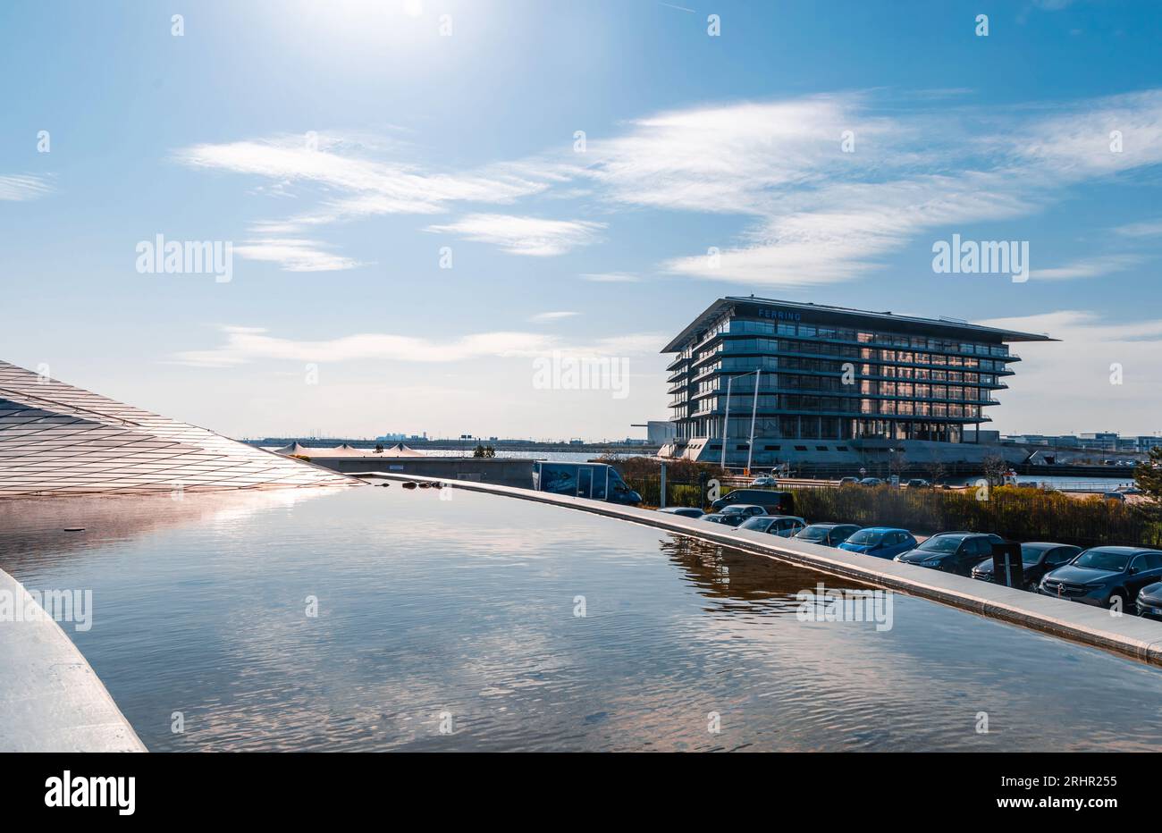 Modern architecture building and blue sky with clouds reflecting in the ...