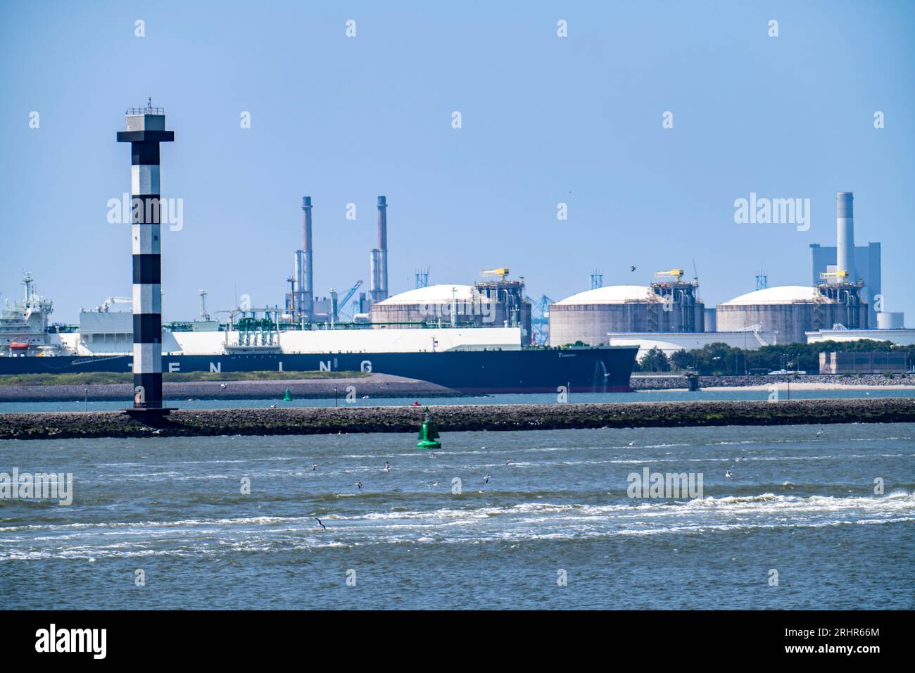 Lng liquefied natural gas tanker tenergy unloading hi-res stock ...