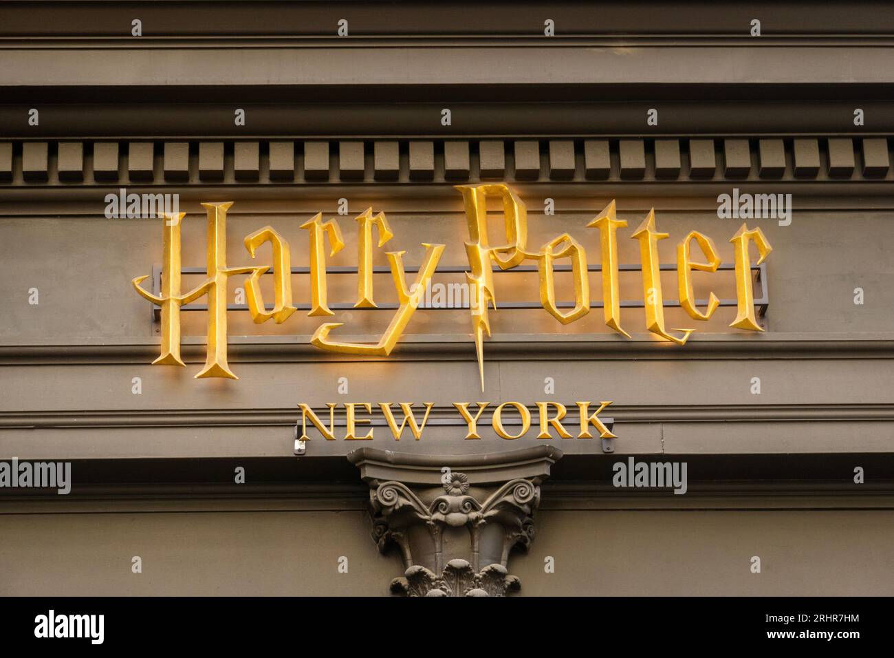 Harry potter logo hi-res stock photography and images - Alamy