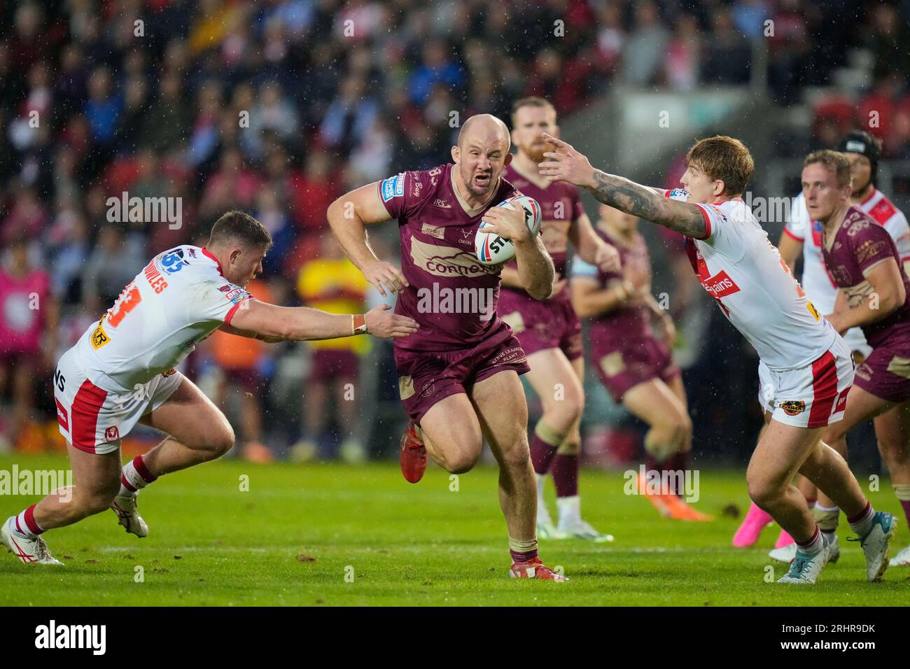 St Helens, UK. 18th Aug, 2023. George King #10 of Hull KR makes a break ...