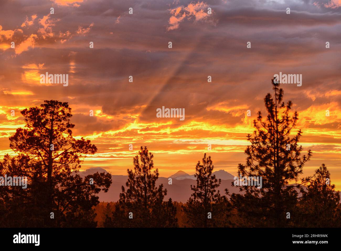 Hree sisters sunset hi-res stock photography and images - Alamy