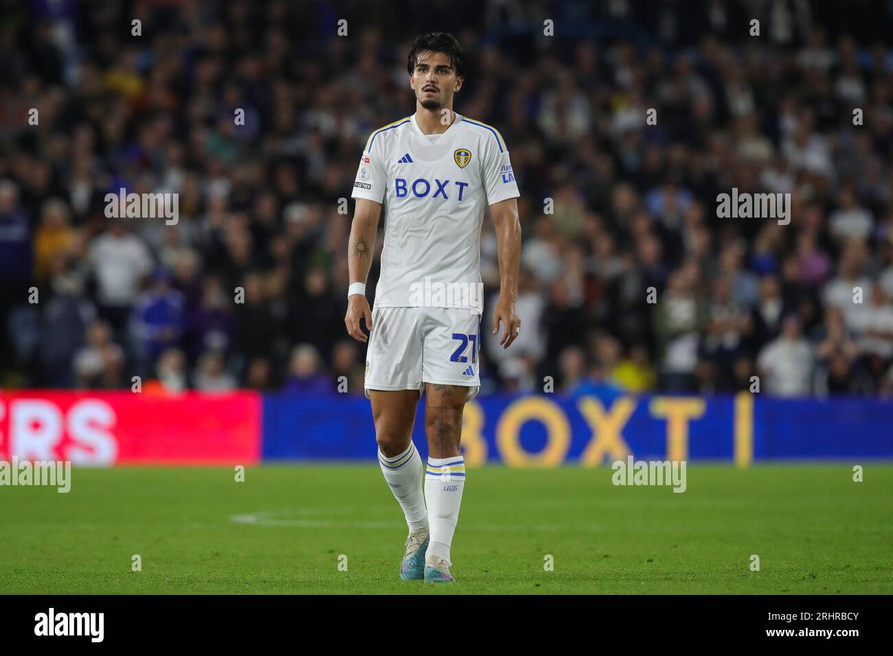 Pascal Struijk #21 of Leeds United during the Sky Bet Championship ...
