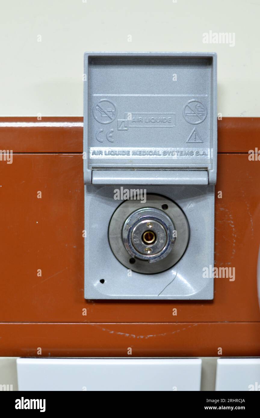 Oxygen medical gas outlet, central line for hospitals and emergency ...