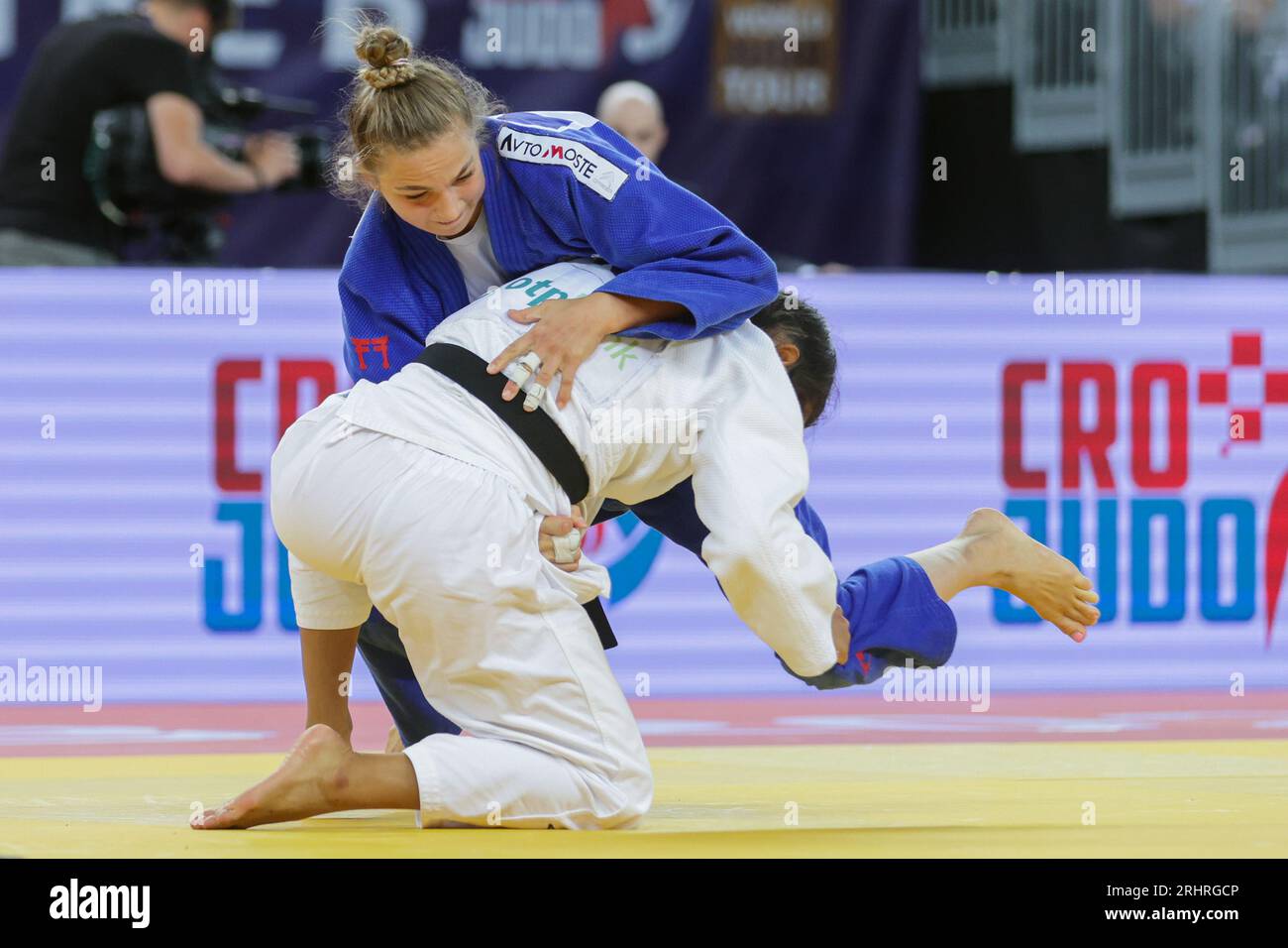 Zagreb, Croatia. 18th Aug, 2023. Jessica Lima of Brazil (white) compete ...