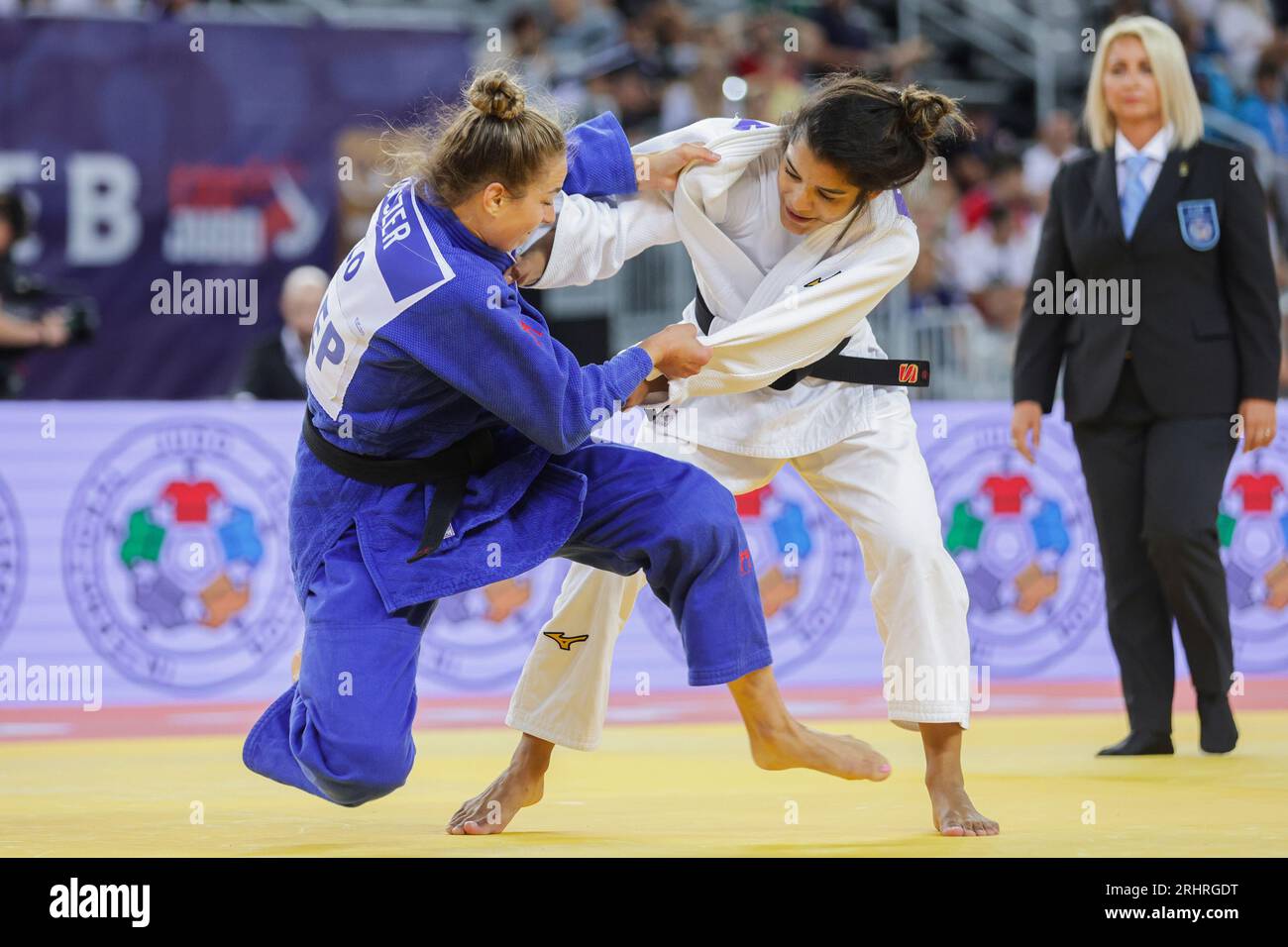 Zagreb, Croatia. 18th Aug, 2023. Jessica Lima of Brazil (white) compete against Kaja Kajzer of ...