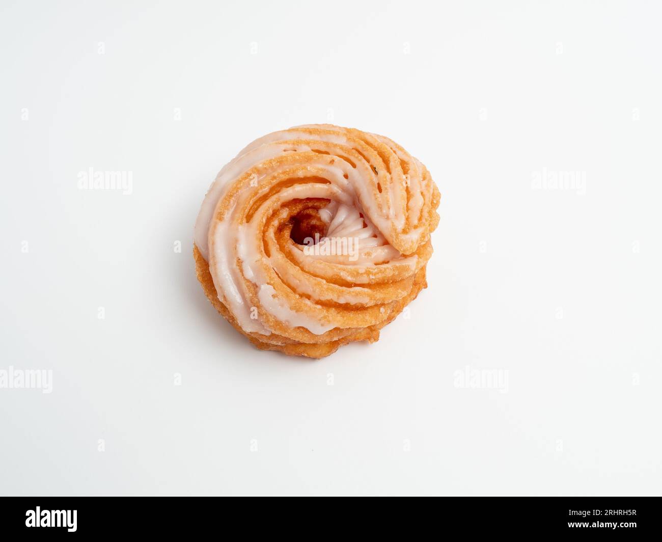 Splash cake on white background. Baked goods spritz cake close-up ...